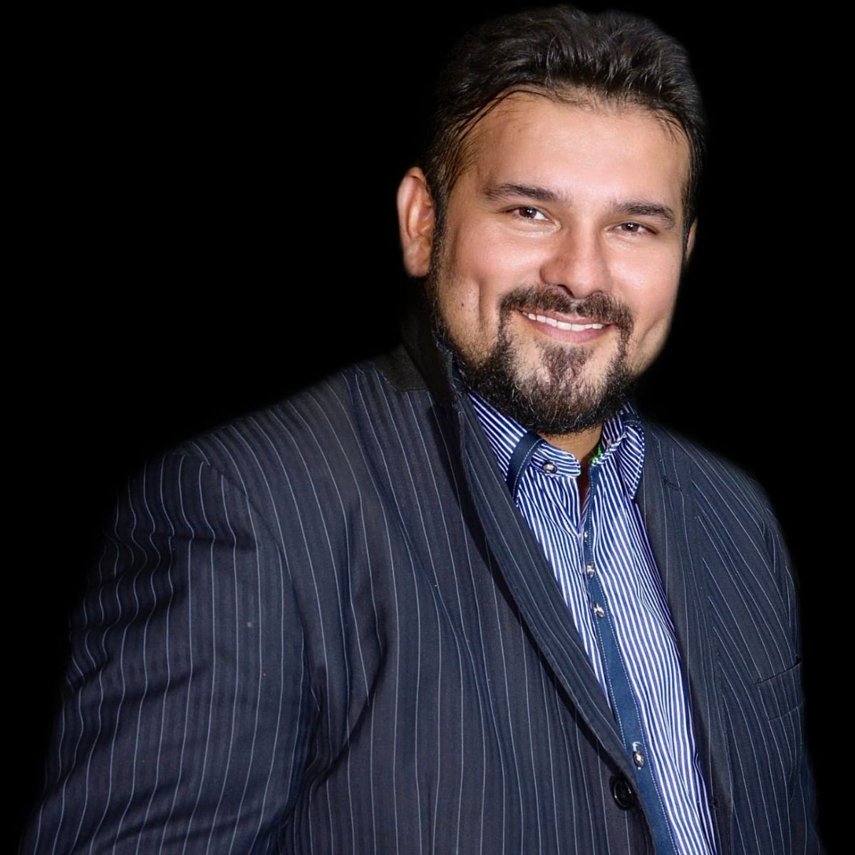 Tenor Francesco presenta con un estilo libre y espontáneo su nuevo ...